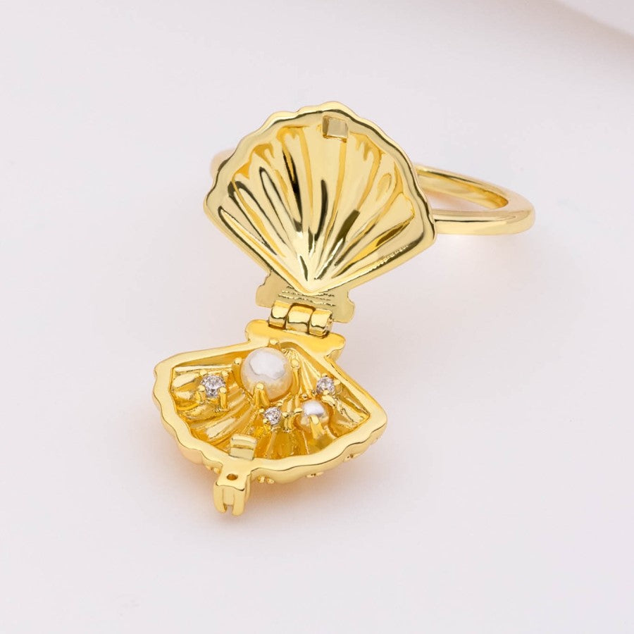 Sundaze Shell Locket Gold Necklace | Wanderlust + Co